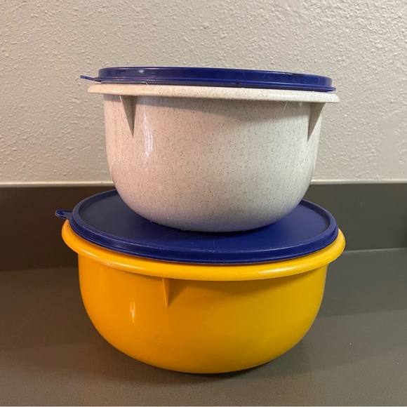 Tupperware | Kitchen | Set Of 2 Tupperware Mixing Bowls 271 Speckled ...